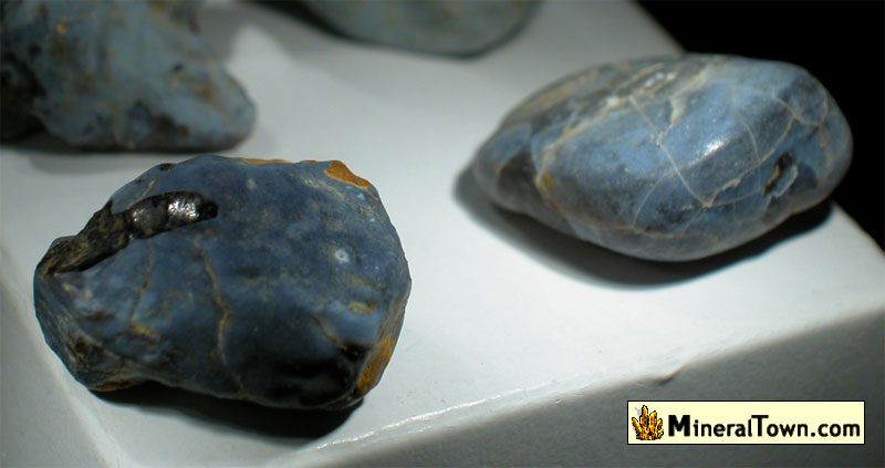 Opal variety Menilite. Opals Photo Gallery at MineralTown.com
